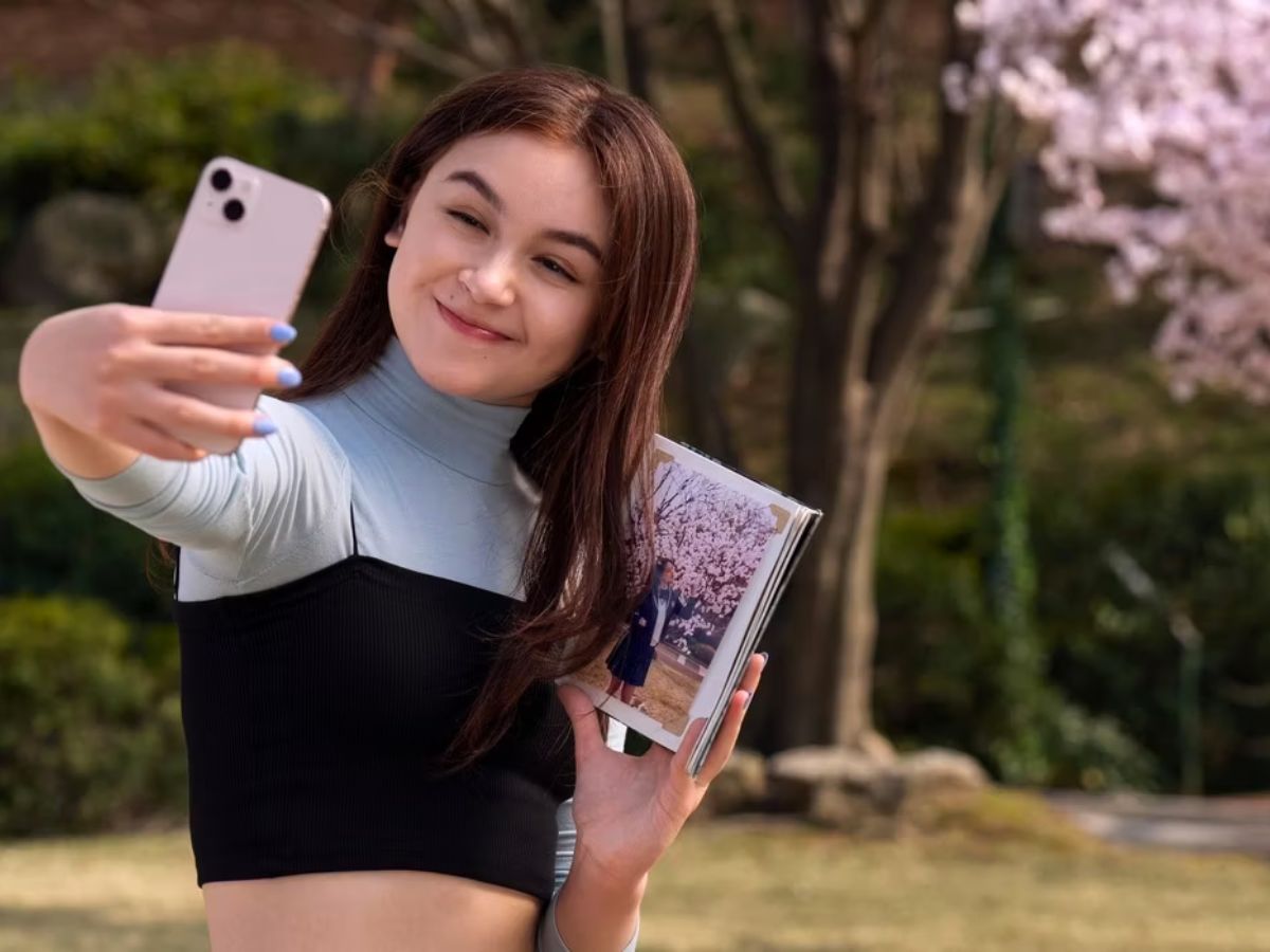 Listen to the complete 'XO, Kitty' playlist